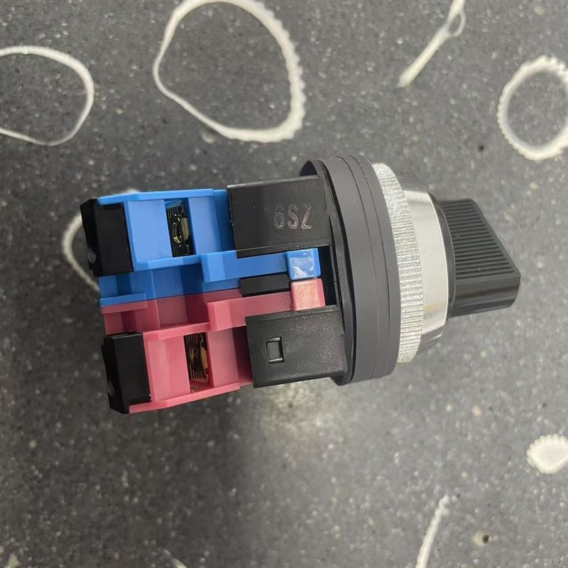IDEC ASN211N Selector Switch (1a -1b, 90o, 2 Notch) gắn trên bảng điều ...